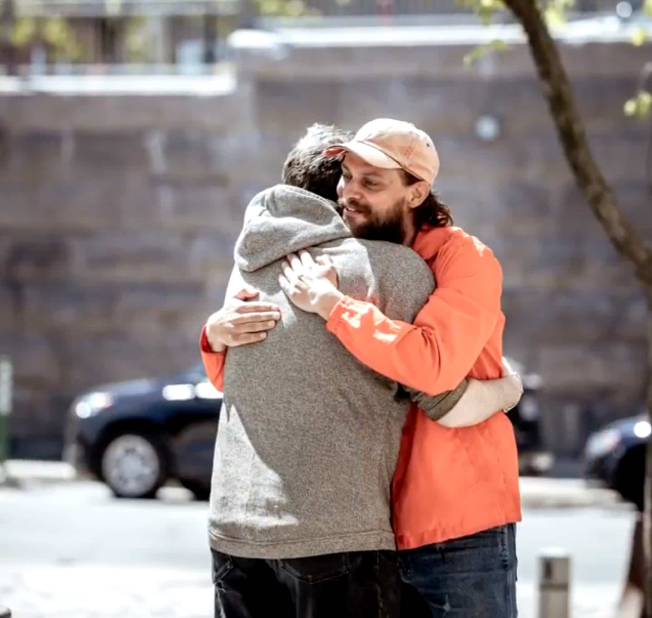 Assistez à la rencontre touchante entre Nico Racicot et Étienne, le ...