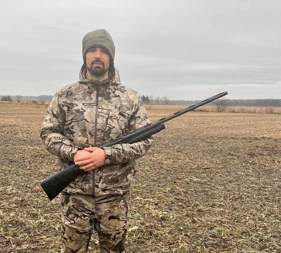 Carey Price publie une photo avec une arme de chasse et prend position ...
