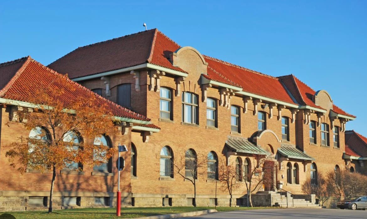 Sainte-Anne-de-Bellevue: l’Université McGill ferme ses pavillons pour cause d’amiante | JDM