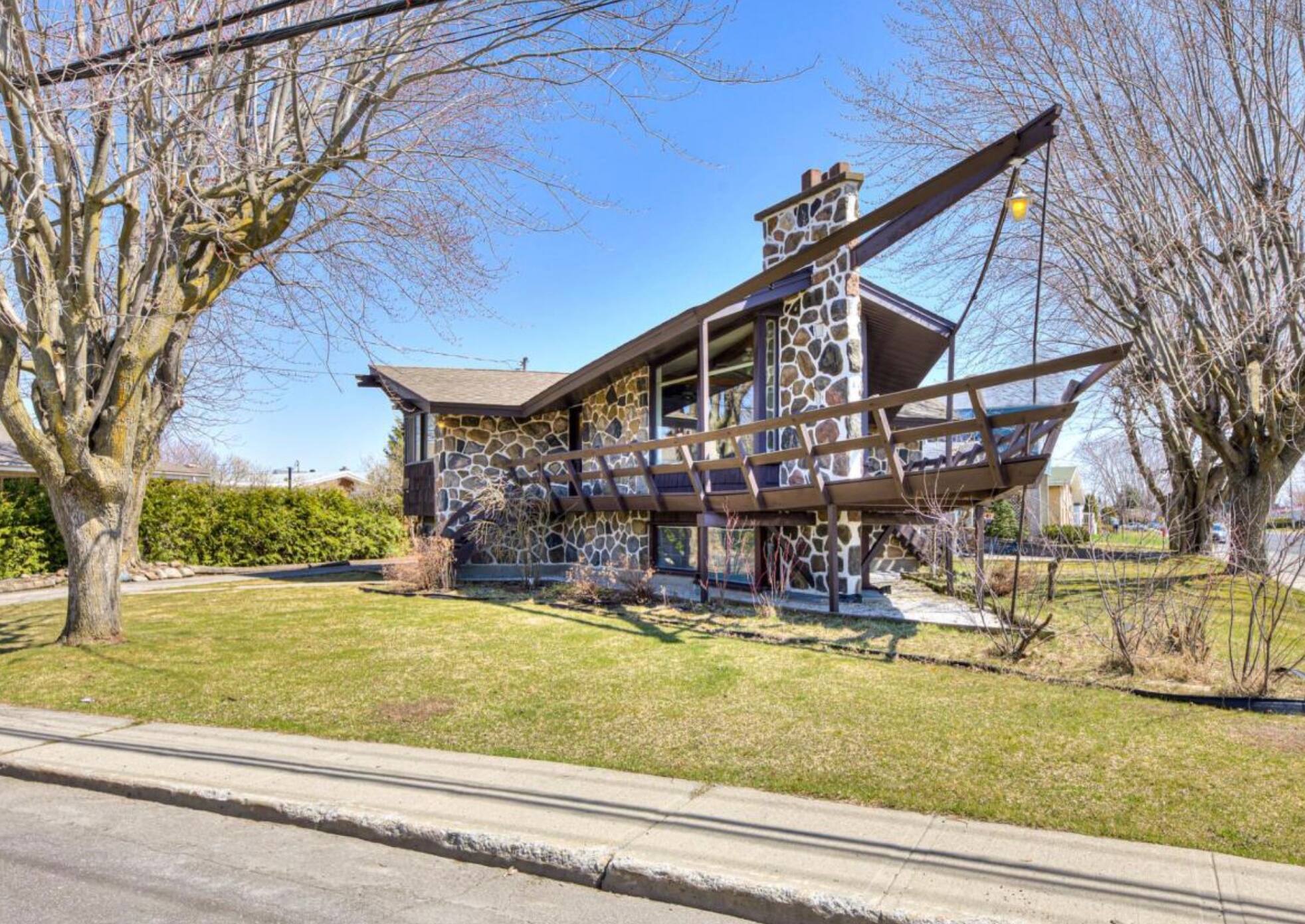 Marieville: maison d'architecture unique à 20 minutes de Montréal | JDQ