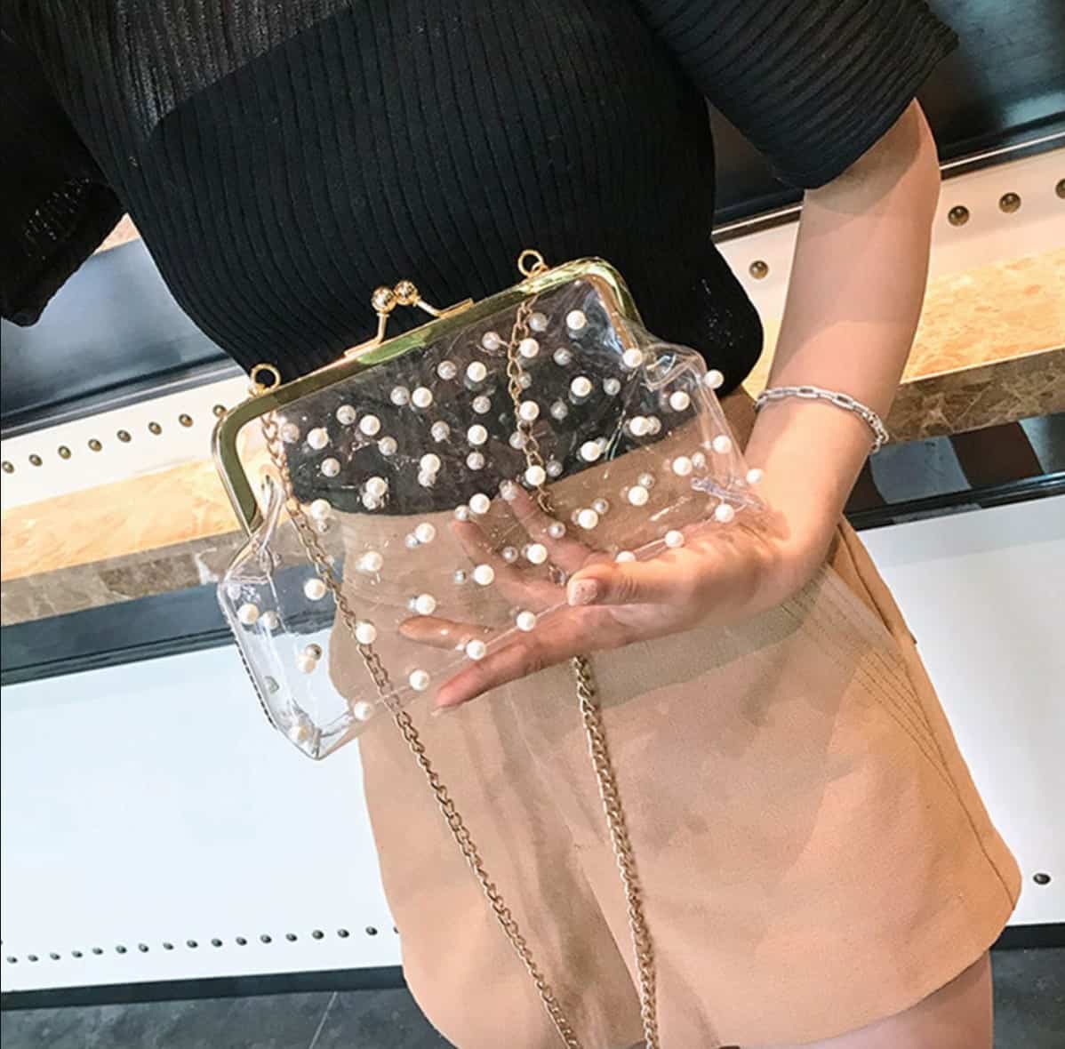 Voici 5 sacs à main transparents parfaits pour aller dans les festivals ...