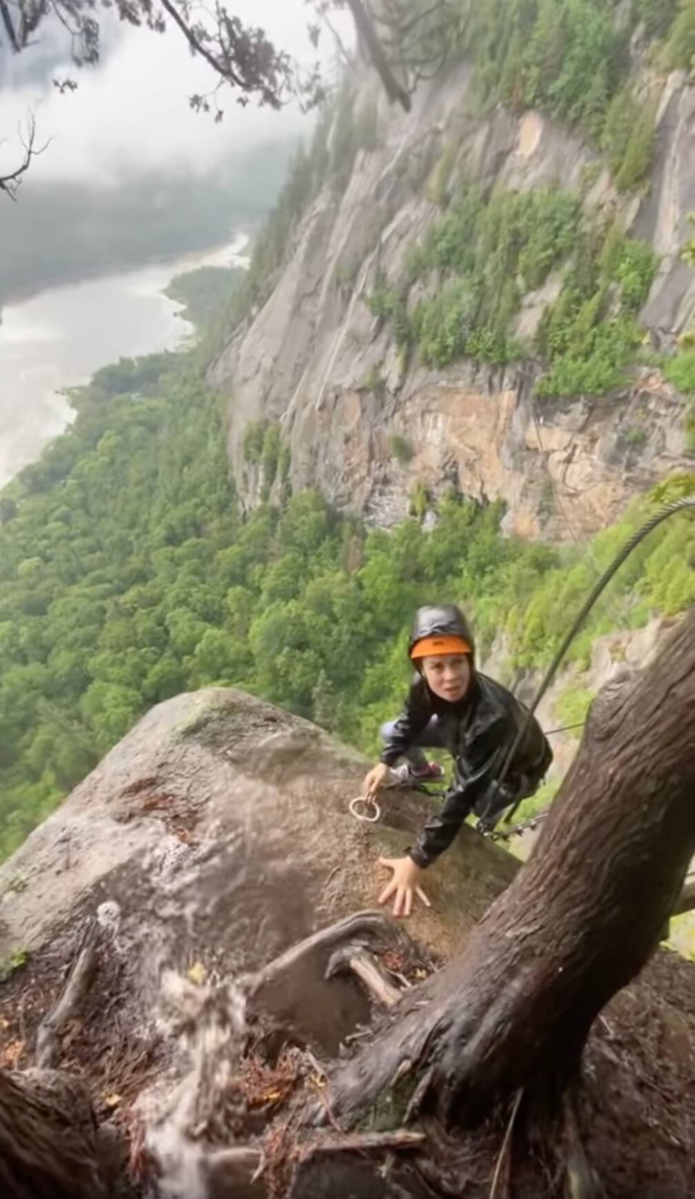 [EN IMAGES] Parc du Fjord-du-Saguenay: coincés sous les torrents d’eau ...