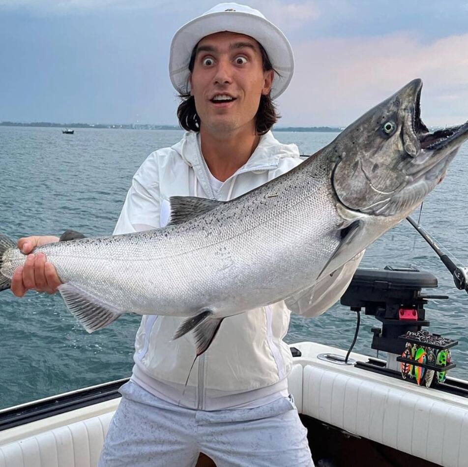 Ce joueur de la LNH ressort sa face bizarre après avoir pêché un ...