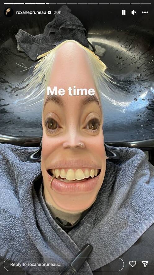 Roxane Bruneau passe au blond platine et elle documente tout le ...