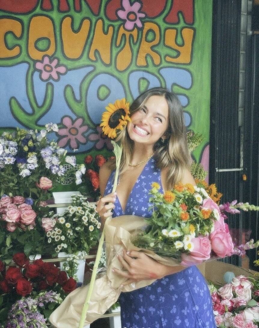 Addison Rae est l'incarnation du style «Y2K» dans un bikini de denim ...