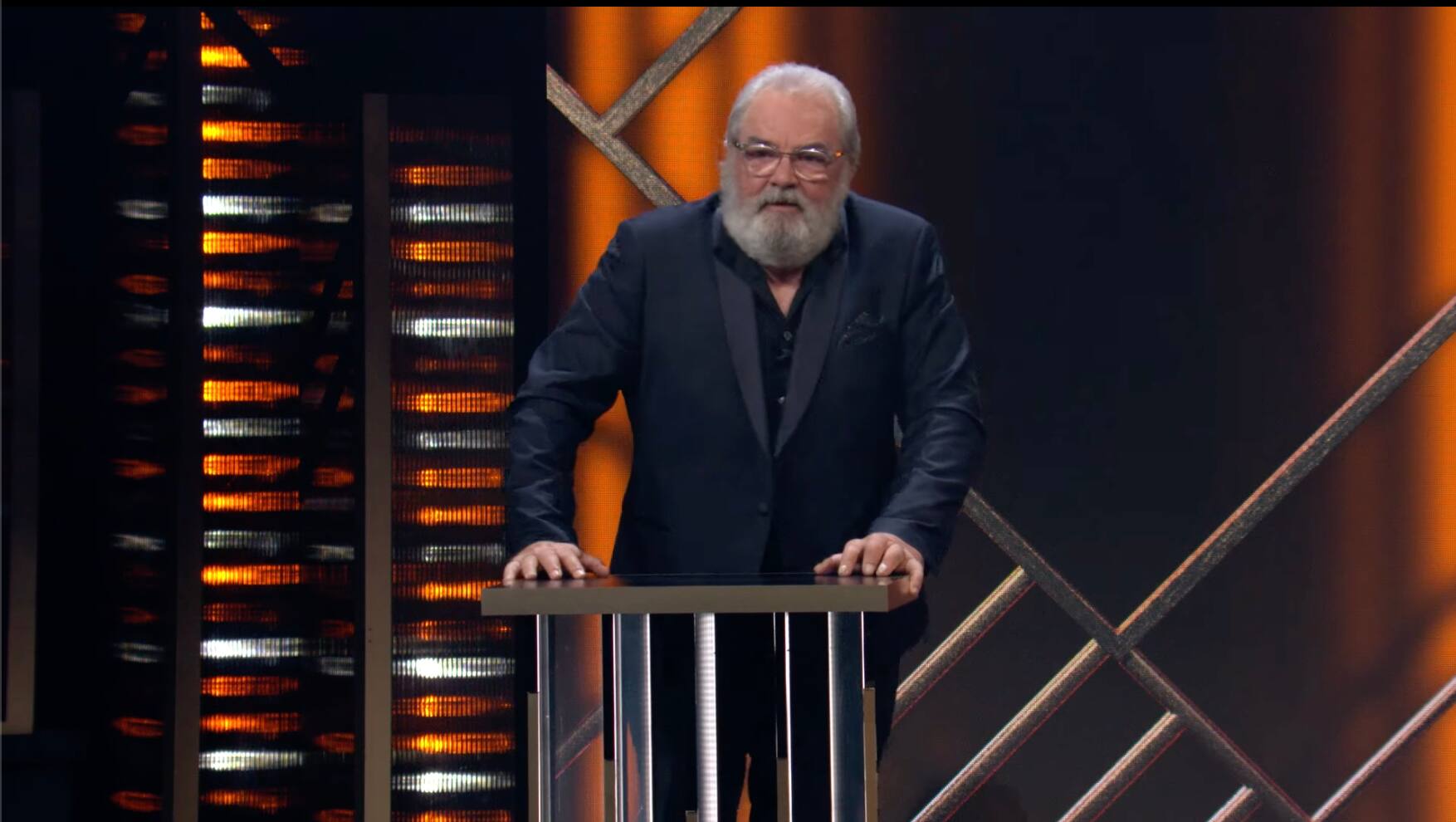 Gildor Roy affiche une barbe plus fournie que jamais | 7 Jours