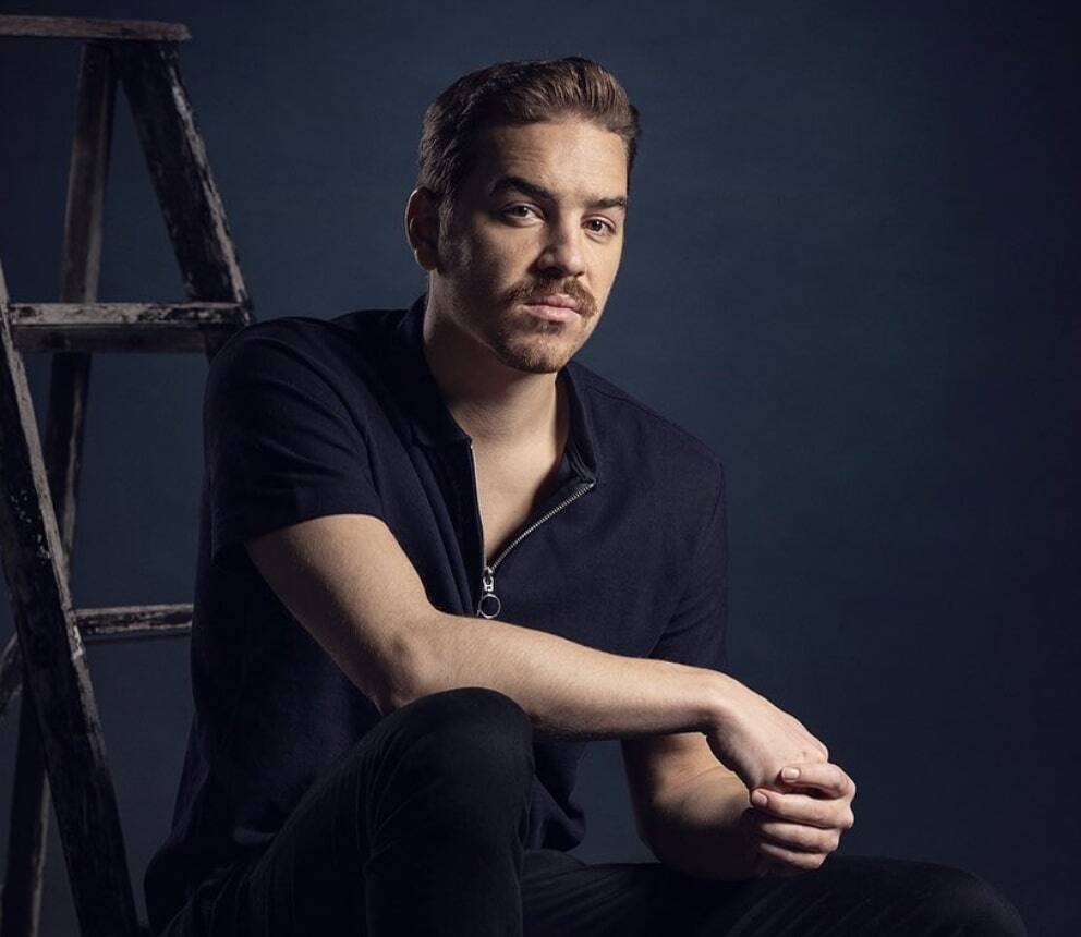 Le comédien Antoine Pilon a changé de couleur de cheveux et c'est ...