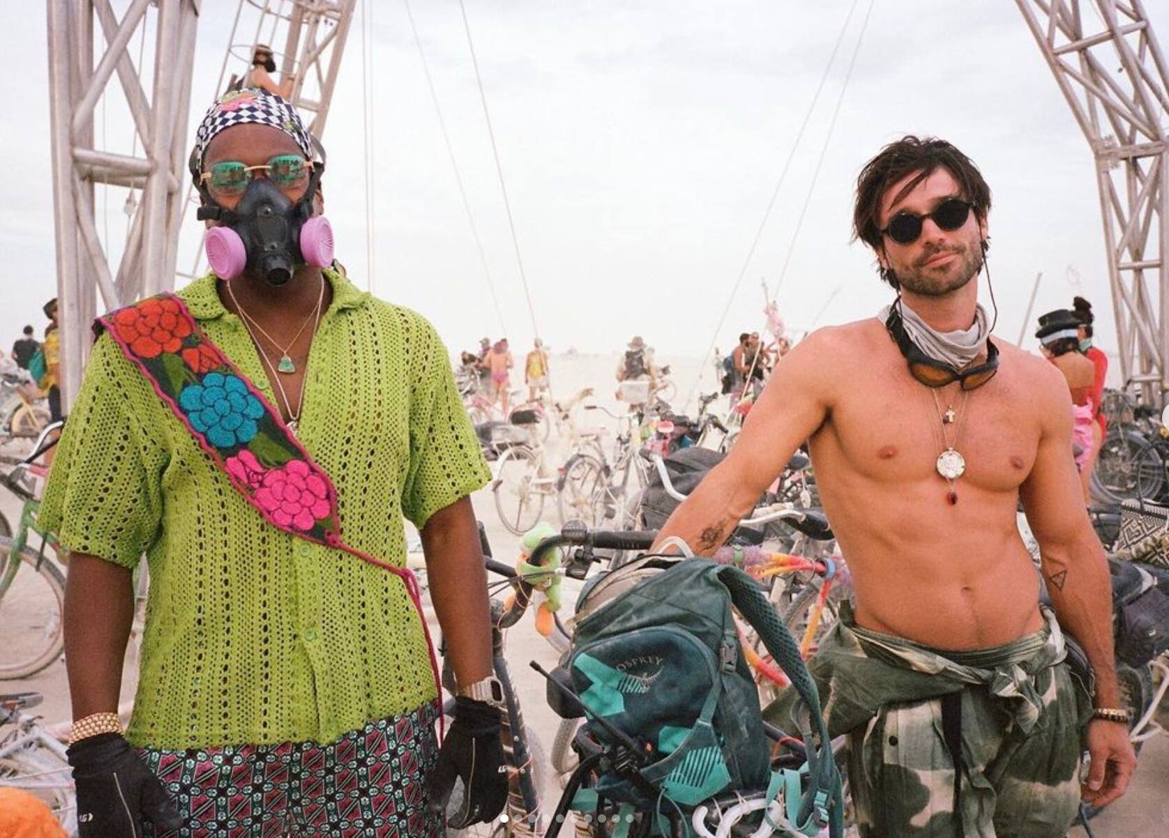 Joey Scarpellino Séclate Dans Le Désert Au Festival Burning Man Jdm