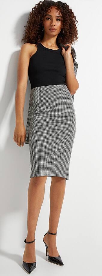 Cette jupe des années 1940 revient en force pour enjoliver toutes les ...