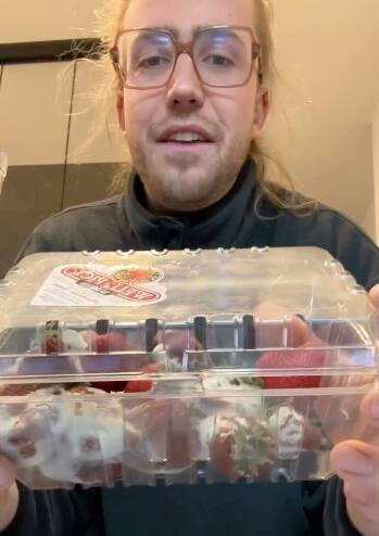 Math Duff nous fait visiter son frigo et c’est absolument dégoûtant ...