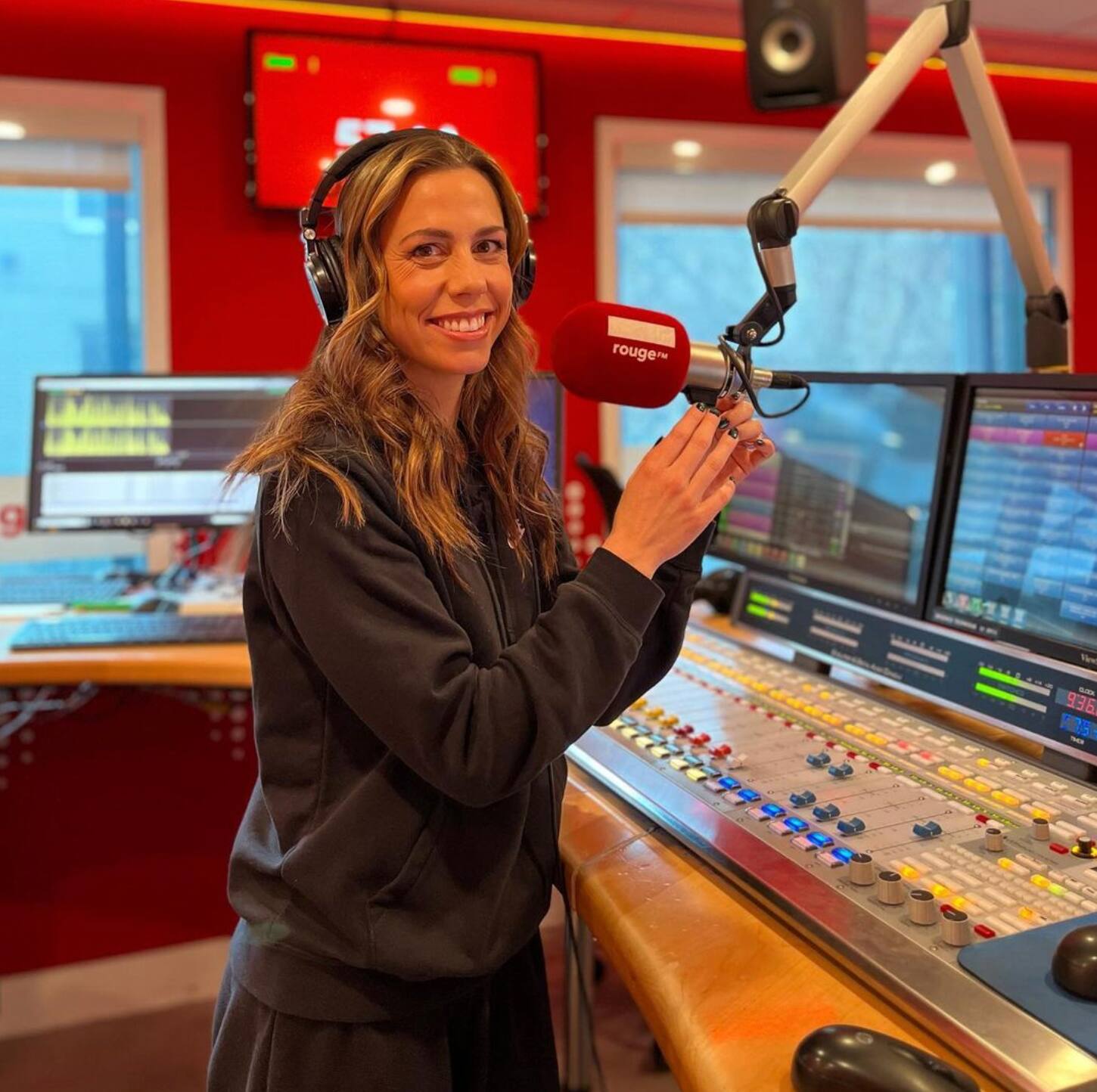 Julie St-Pierre explique son absence à la radio | 7 Jours