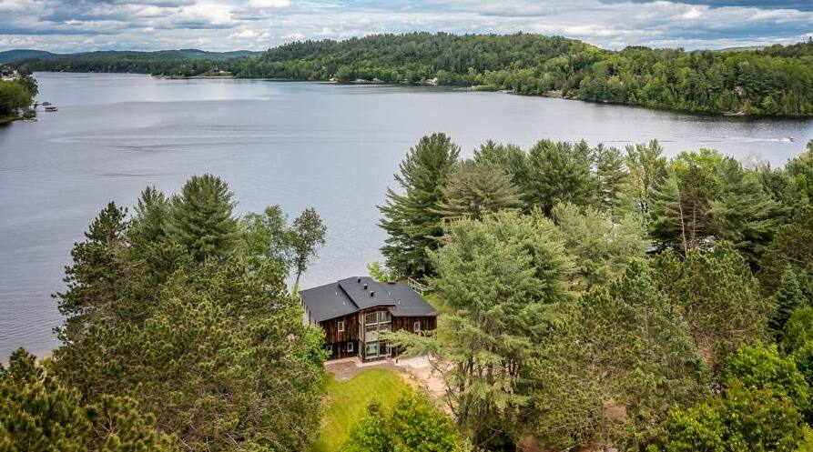 Un chalet de six chambres et salles de bain vendu 2 M$ à Lac-Simon | JDM