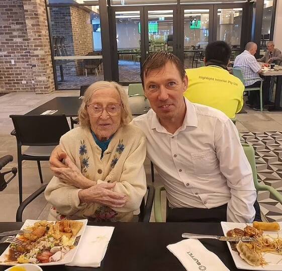 Un homme de 48 ans est en amour avec la veuve de son grand-père âgée de ...