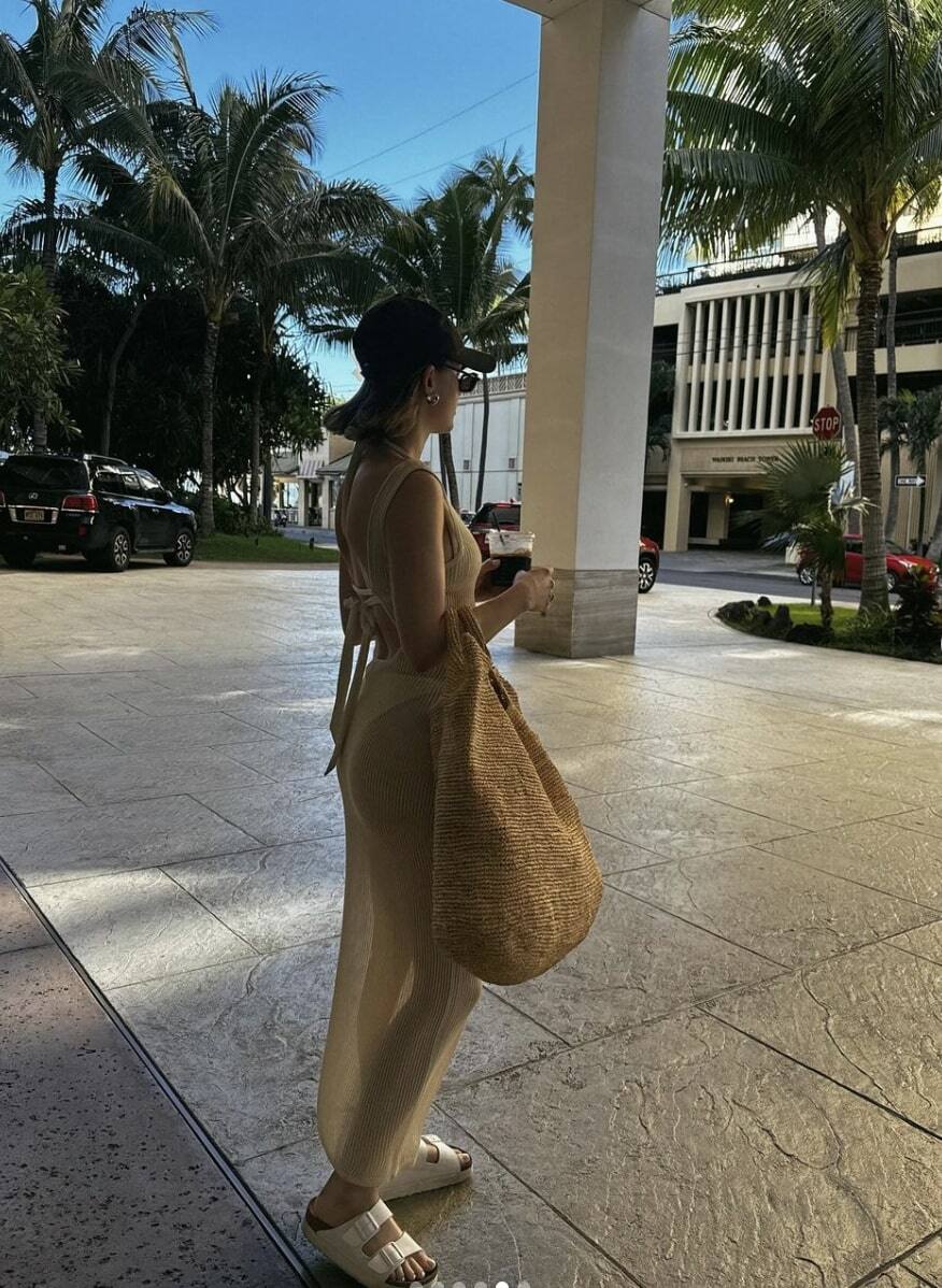 Alicia Moffet fait rêver de soleil dans des clichés en bikini à Hawaii ...