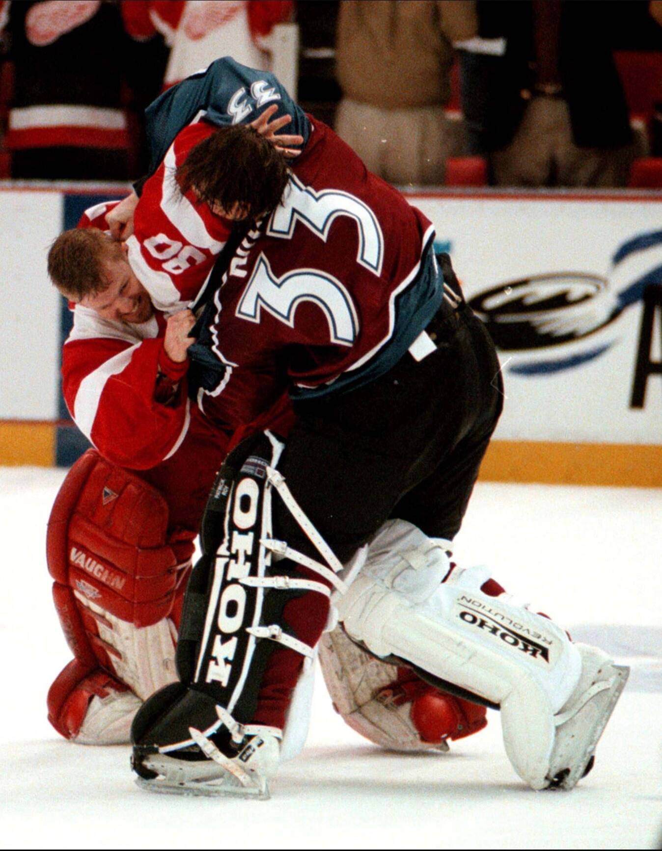26 ans après leur bagarre épique, Chris Osgood a une demande pour ...