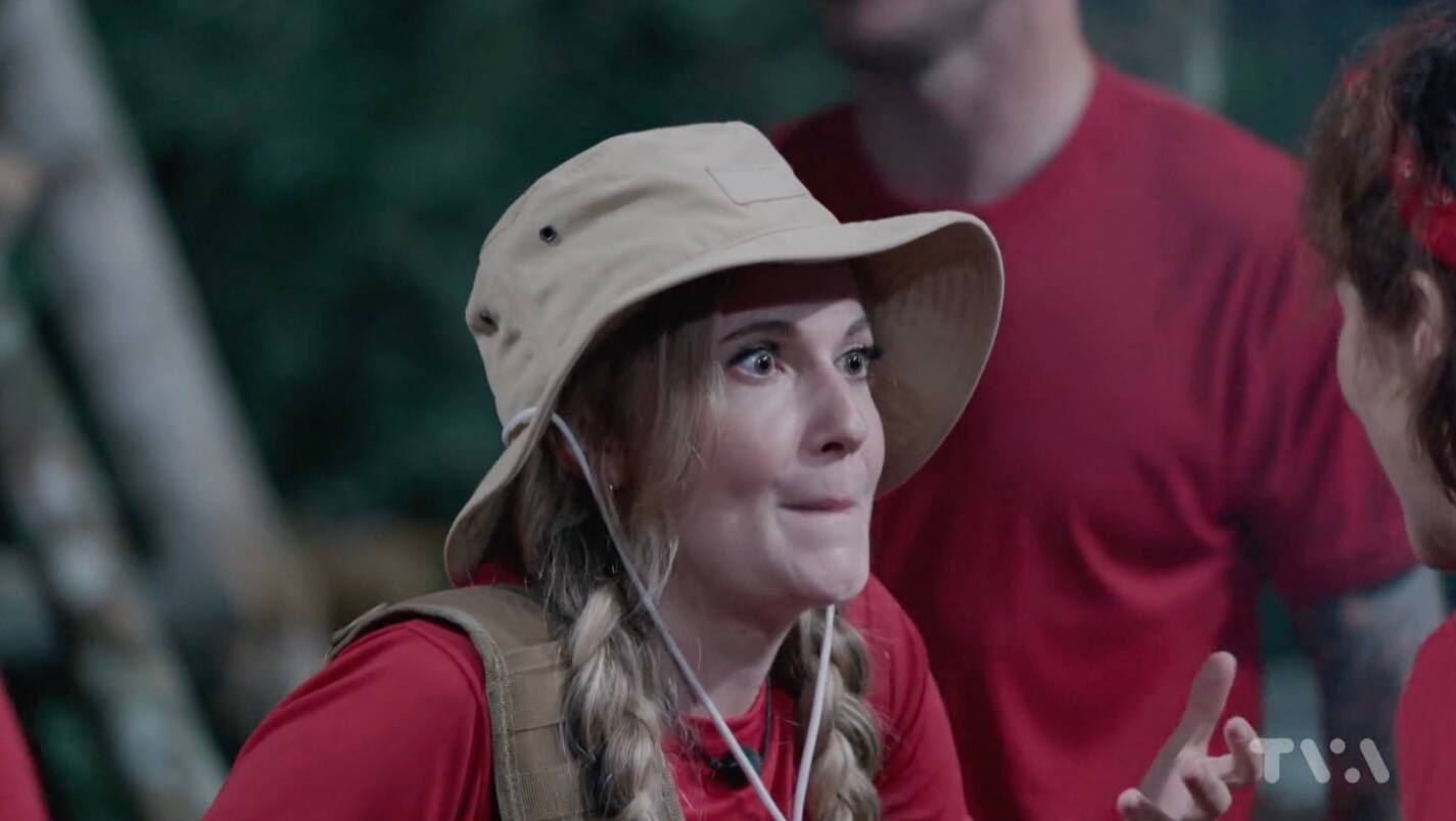 Rosalie Vaillancourt ne reconnait pas Sophie Durocher à Sortez-moi d ...