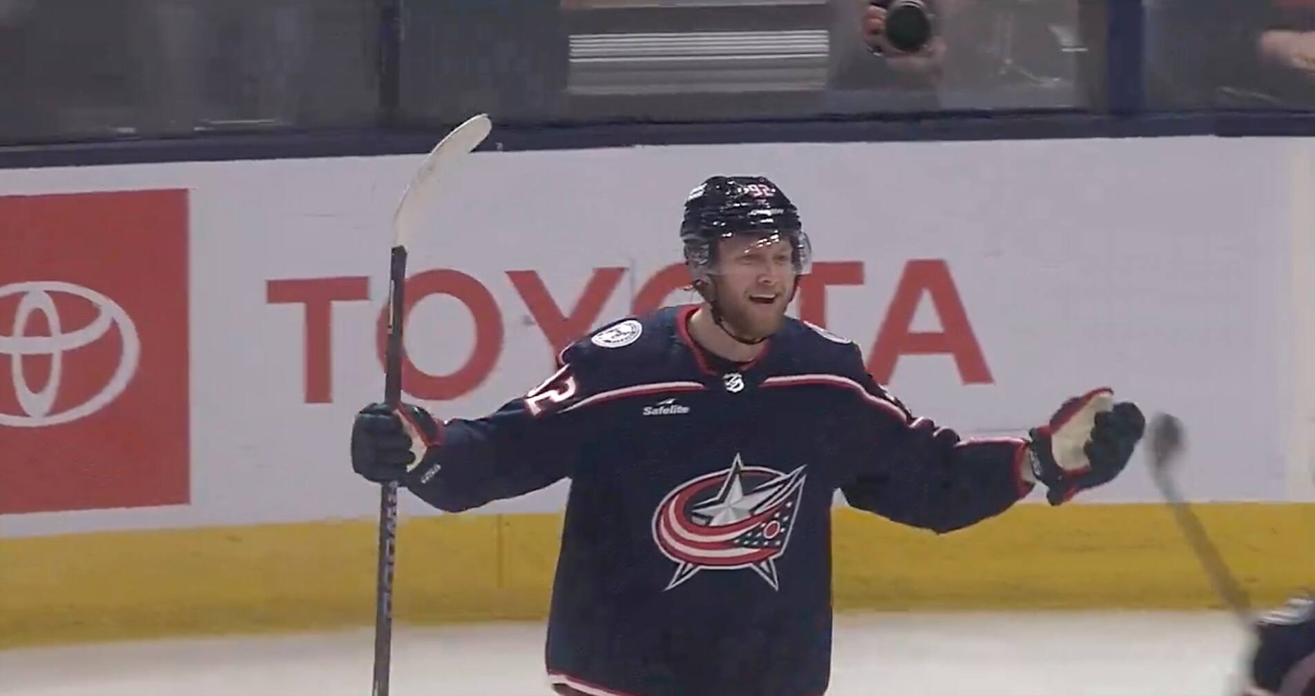 Blue Jackets : Un mal-aimé se réveille avec un tour du chapeau - TVA Sports