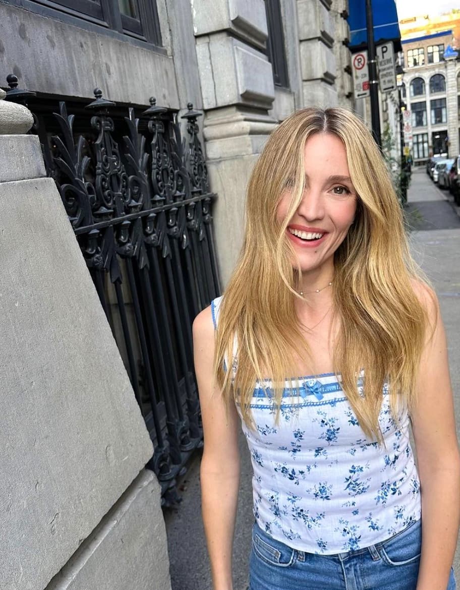 Tout le monde craque pour le look inhabituel d'Evelyne Brochu à la ...