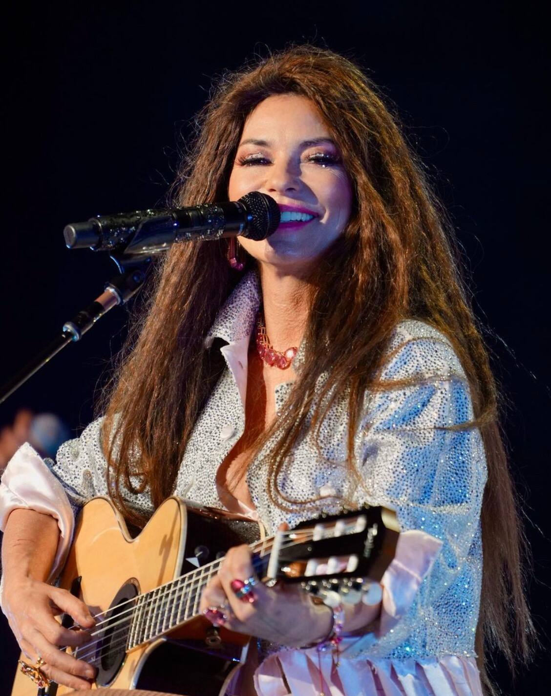 Shania Twain, méconnaissable, crée l'émoi avec son nouveau look ...