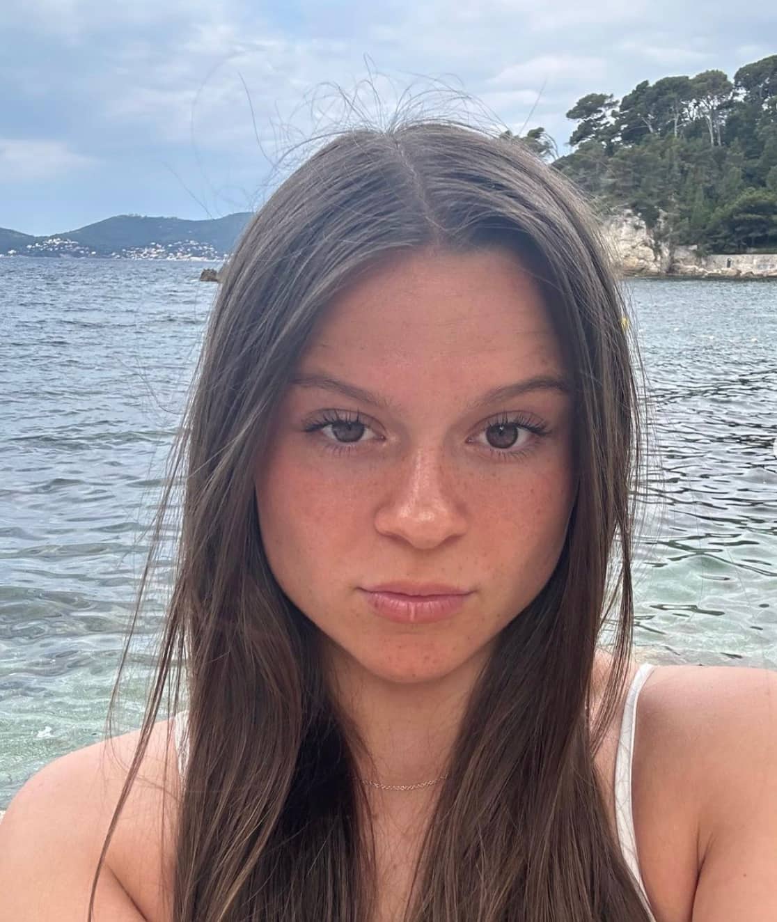 Réseaux sociaux: décès à 21 ans d'Anaïs Robin, chanteuse populaire sur ...