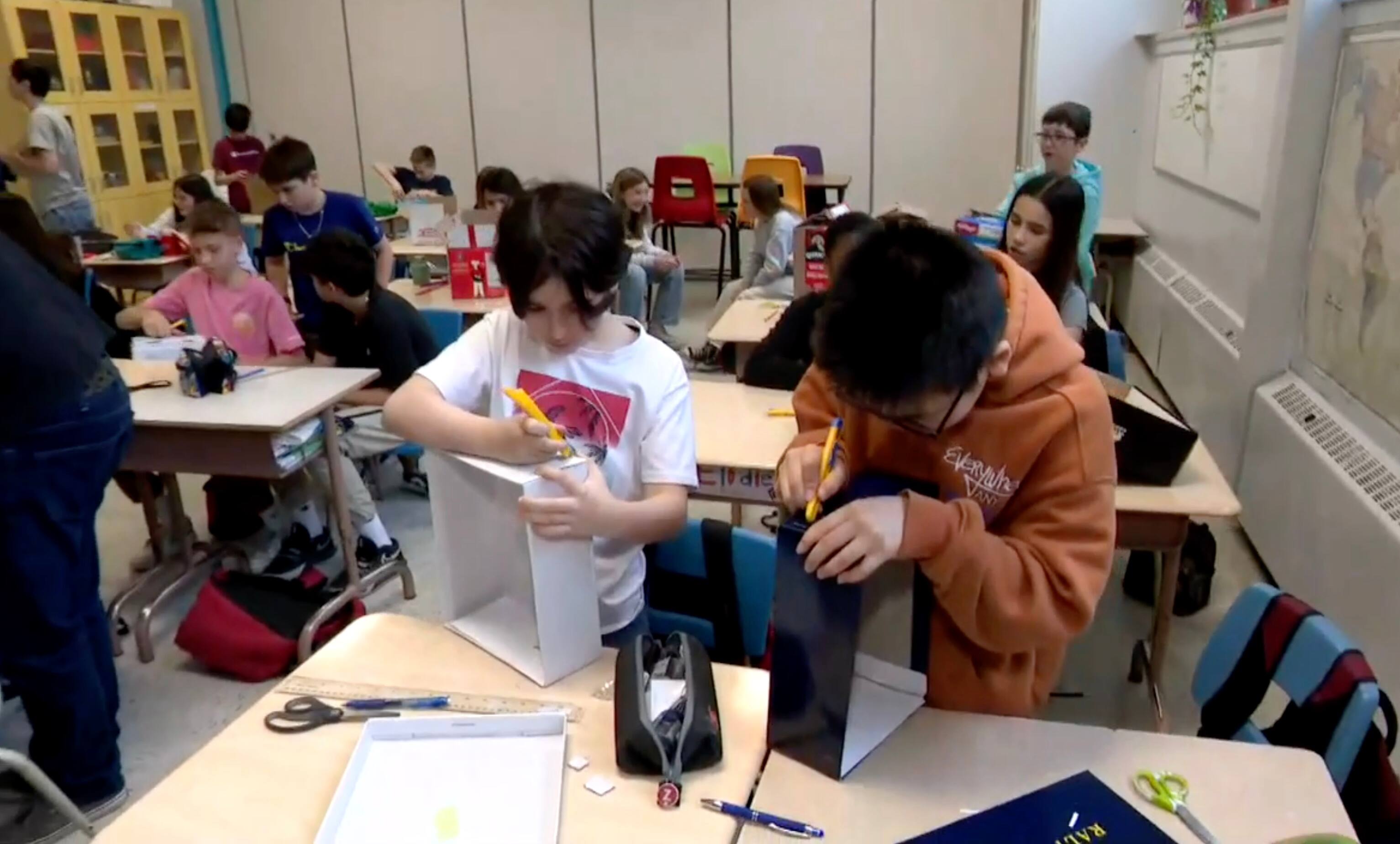 Voici comment fabriquer une boîte pour observer l’éclipse solaire sans ...