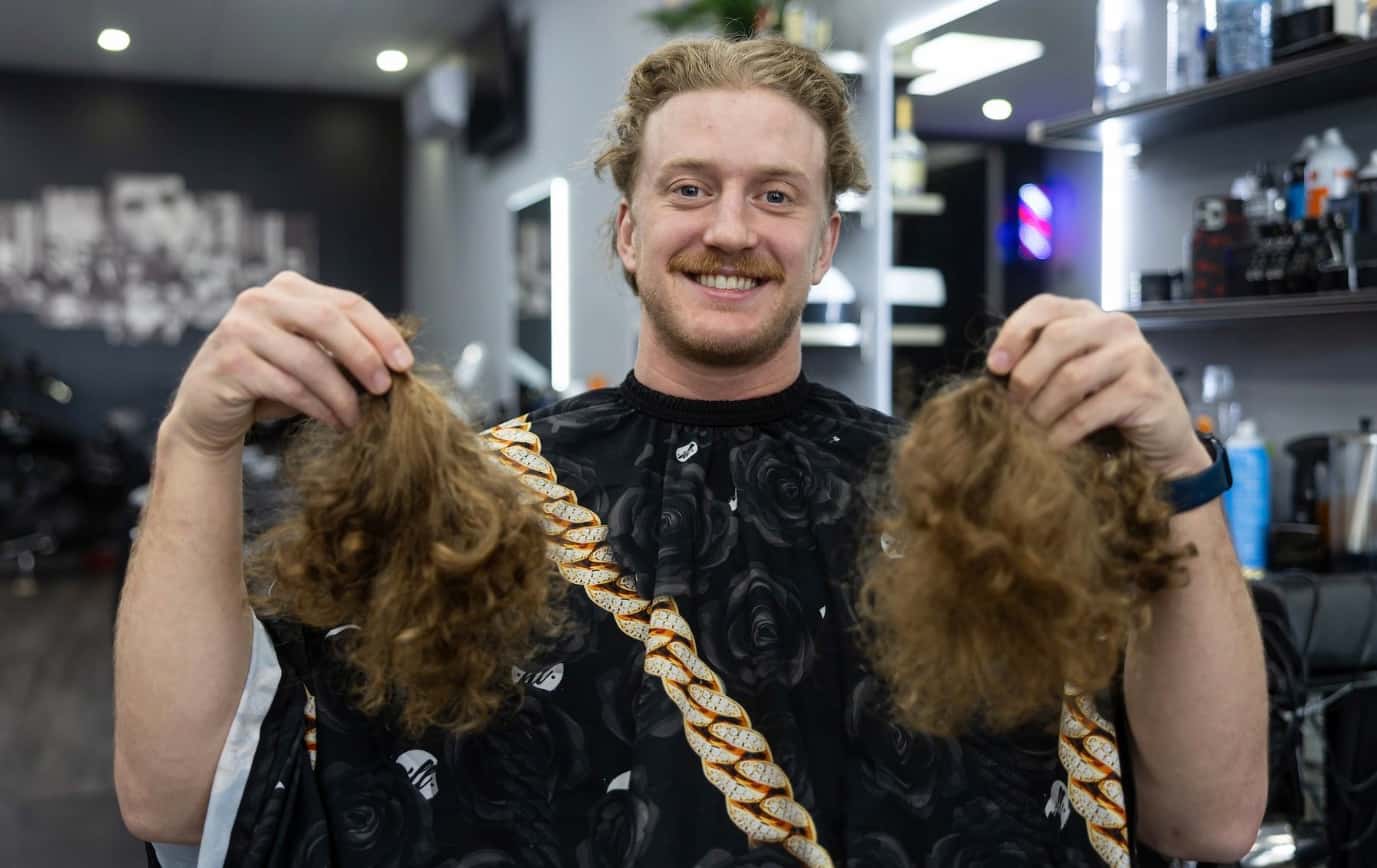 À VOIR: Michael Pezzetta se coupe les cheveux pour une très bonne cause ...