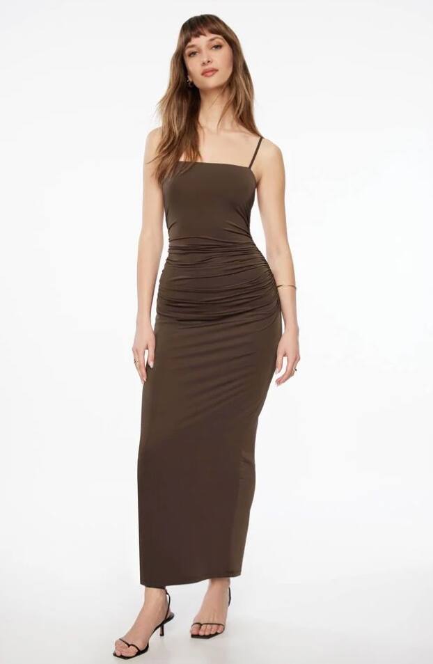 Si vous n'avez pas la taille très définie, cette robe flatteuse ...