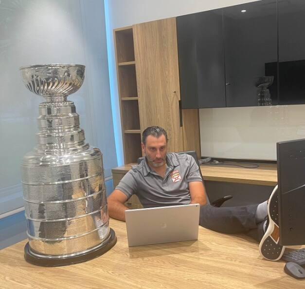 Coupe Stanley: Roberto Luongo amène une nouvelle amie au travail | JDM