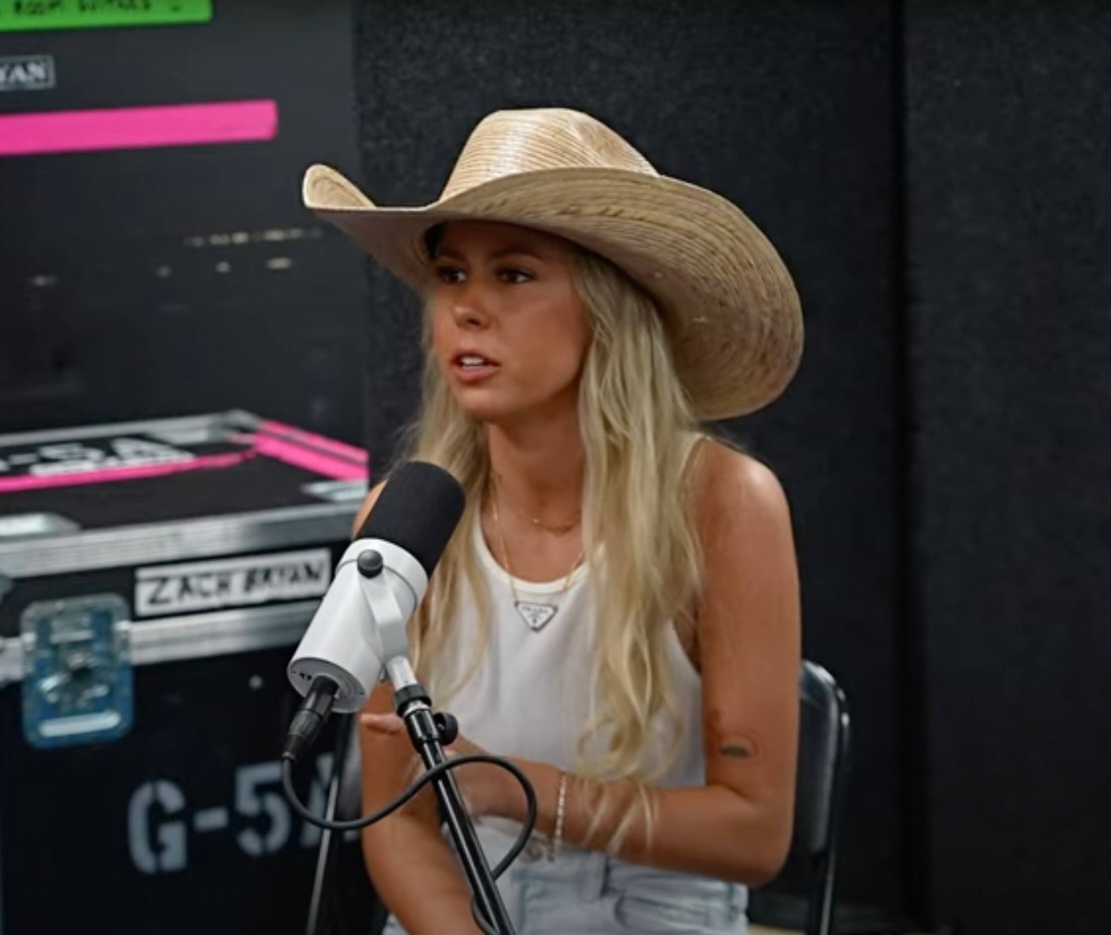 «Hawk Tuah»: une offre de 600 $ pour un crachat | TVA Nouvelles