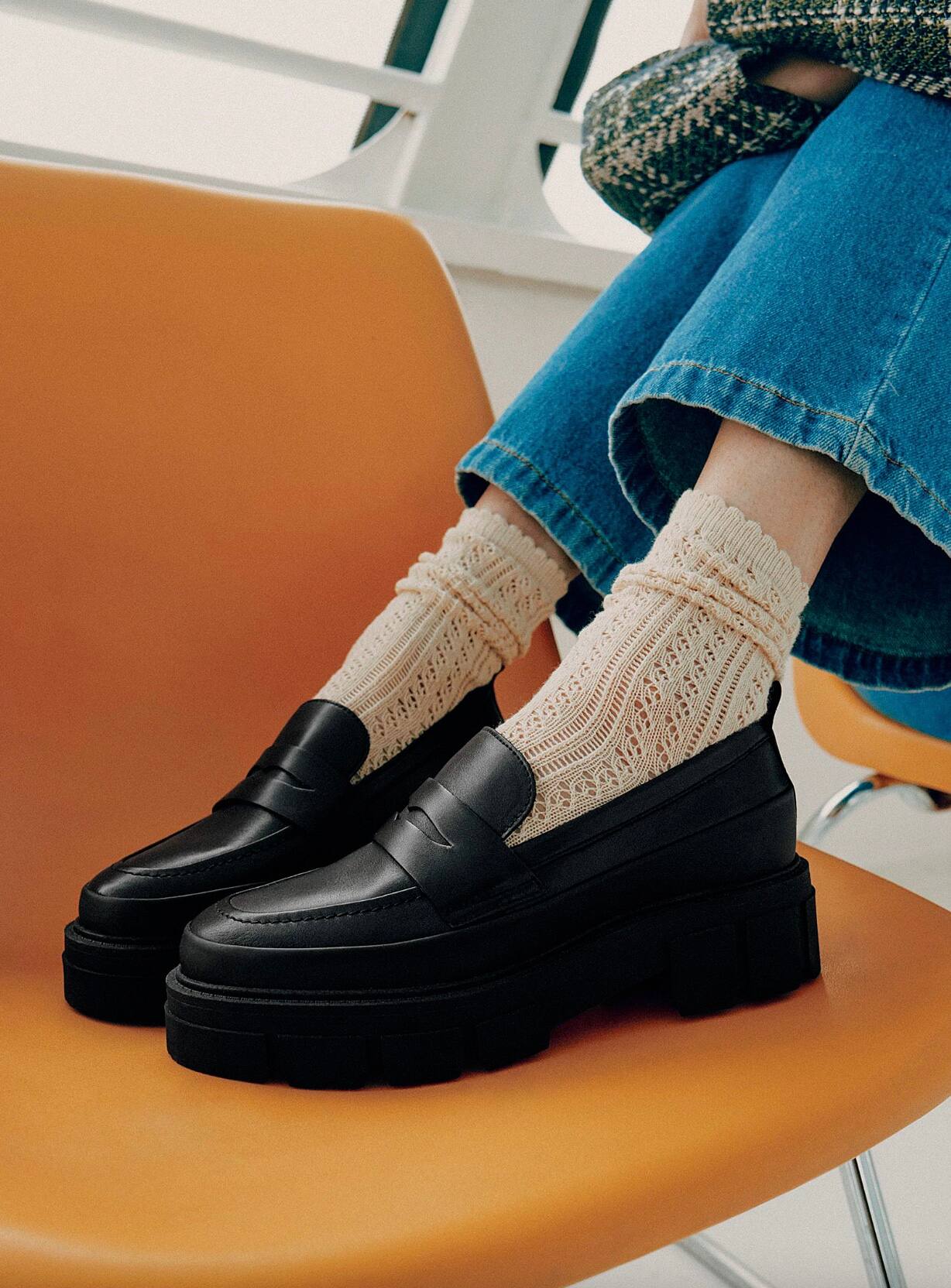 Adieu les «bas courts», voici les bas qui sont maintenant à la mode ...