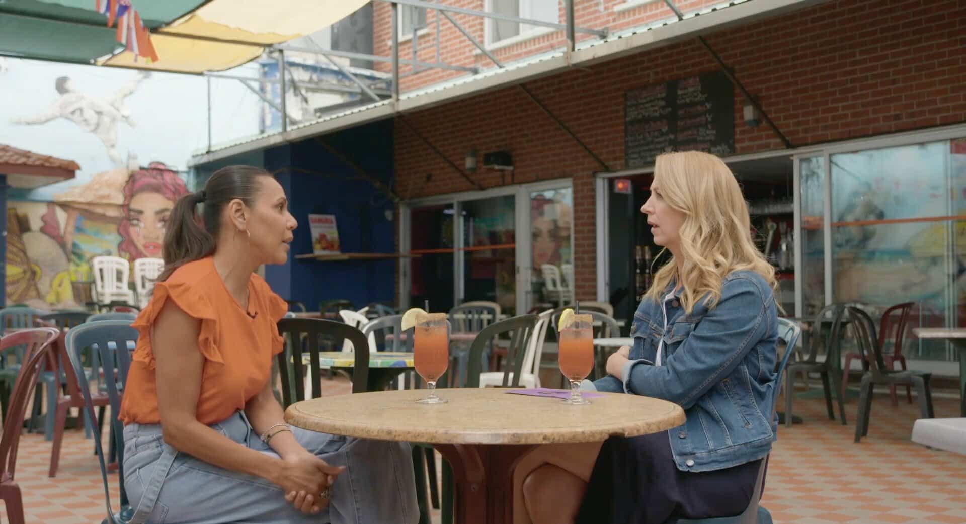 Isabelle Racicot s’ouvre sur sa rencontre avec sa mère biologique et c ...