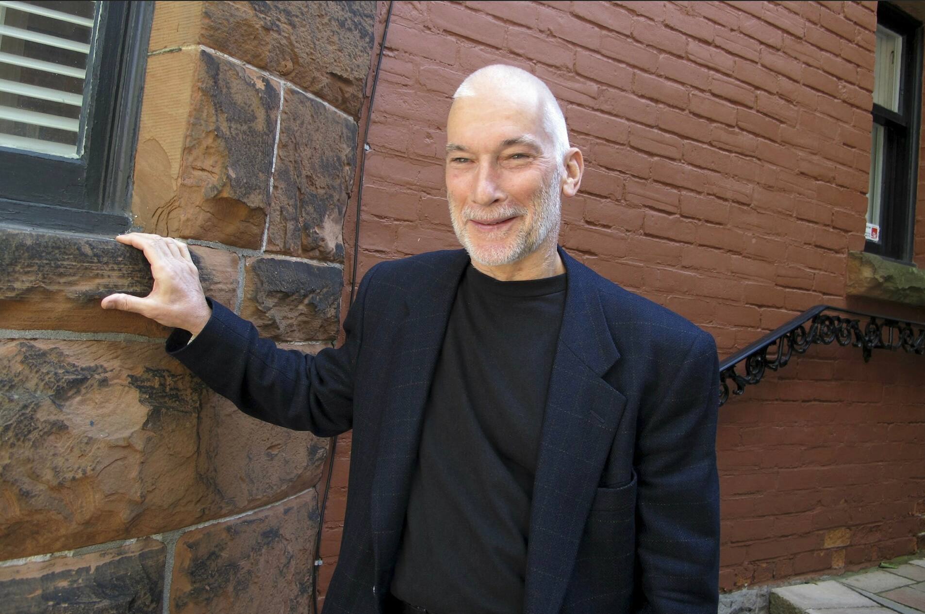 Amoureux de sa patiente: le psychologue connu Pierre Faubert est radié 4 ans | JDQ