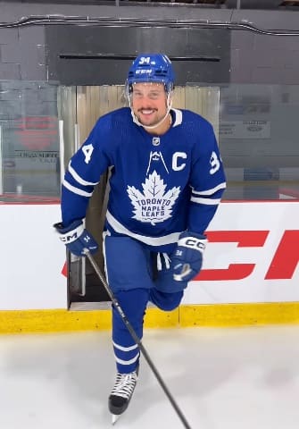 À VOIR: une première fois sur la glace avec le «C» pour Auston Matthews... à Montréal | JDQ