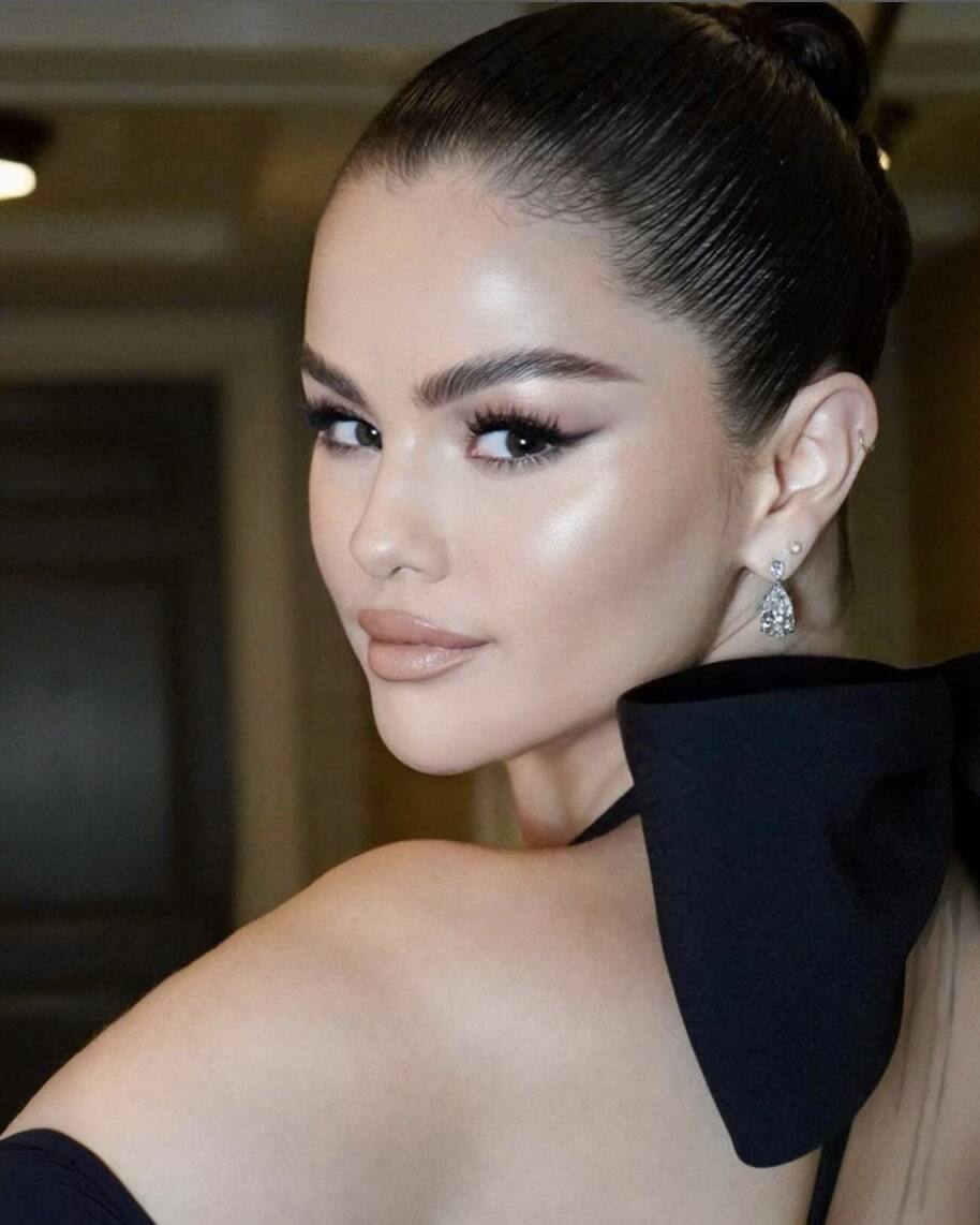 Selena Gomez portait CES bottes Aldo au concert de Sabrina Carpenter ...