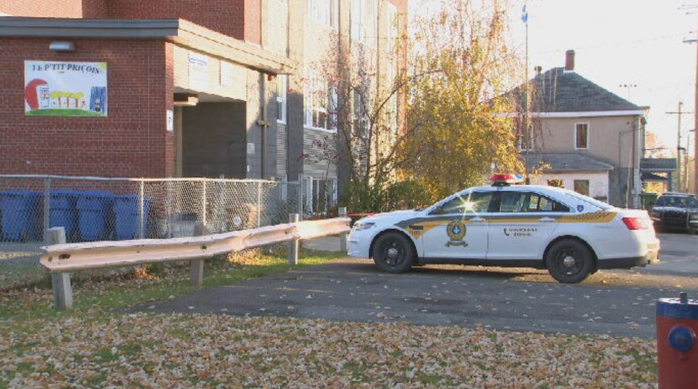 Enquête en cours: l’école de Price vandalisée, 4 jeunes arrêtés | TVA ...