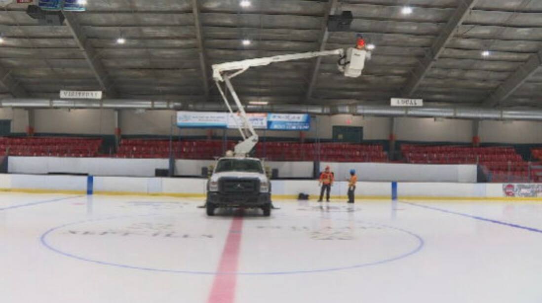 Sept-Îles: le panneau d’affichage central retiré à l’aréna Conrad ...