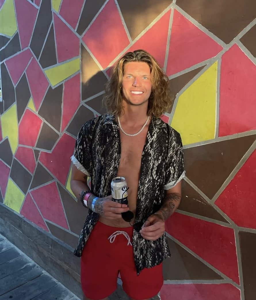 Hugo Brochu présente son plus gros changement capillaire à ce jour | billie