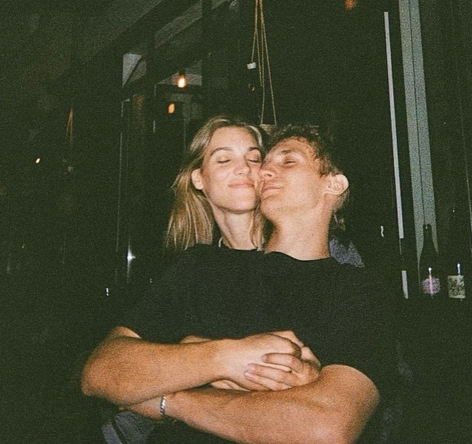 Charlotte Cardin et Aliocha Schneider toujours plus stylés au défilé ...