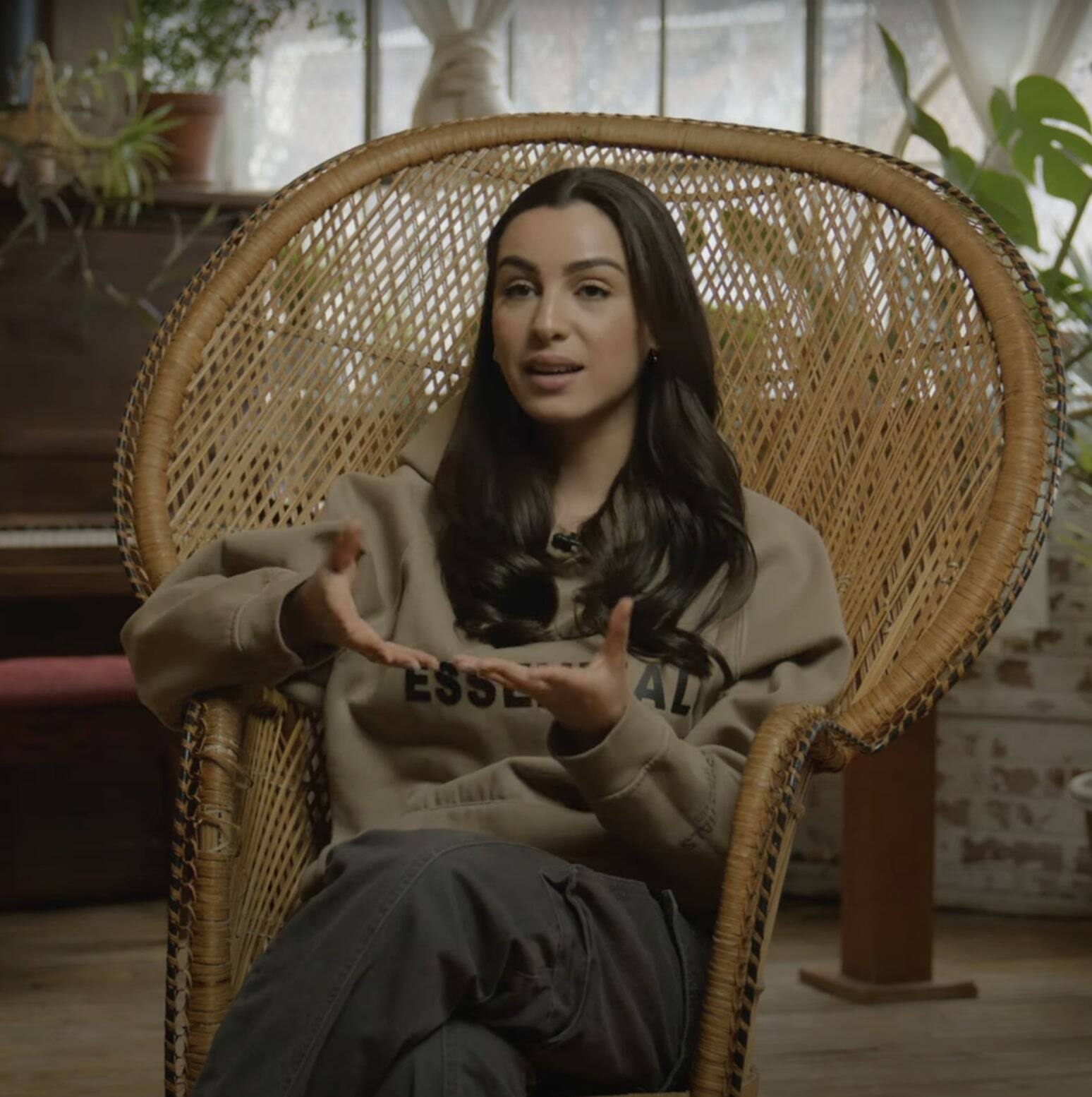 Rym Nebbak s'ouvre sur les commentaires haineux de sa communauté lors ...