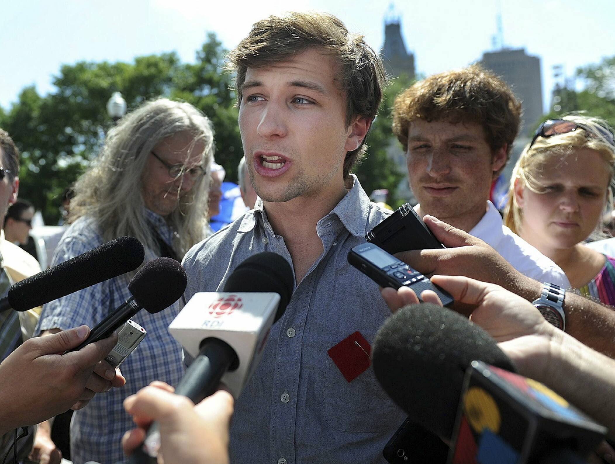 Des carrés rouges jusqu'à Québec solidaire: Gabriel Nadeau-Dubois en 10 ...