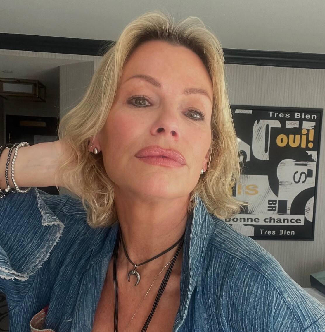Célébrant ses 52 ans, Caroline Néron estime vivre l'une des plus belles ...