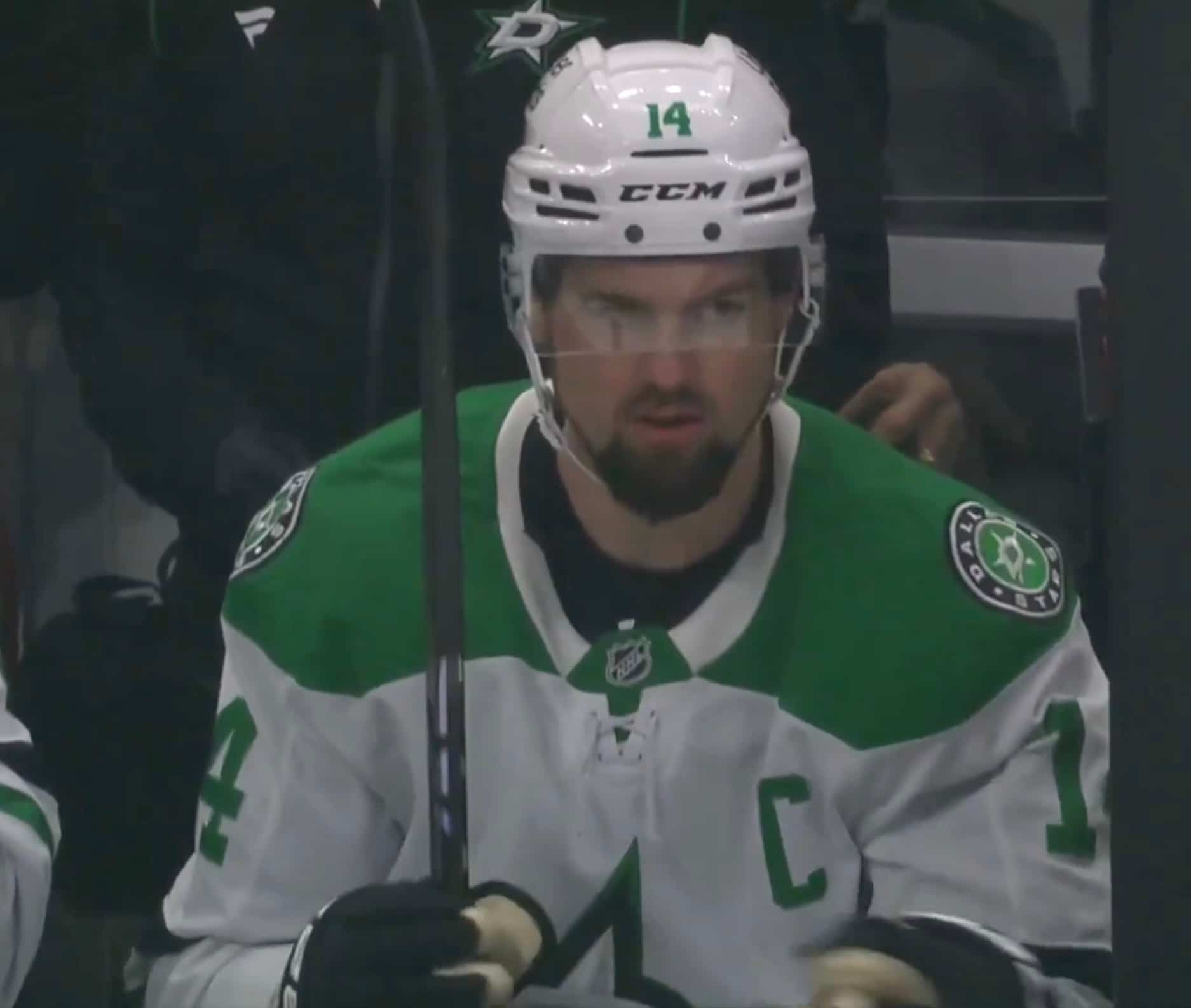 Jamie Benn n’était plus un irréductible sans visière... très ...