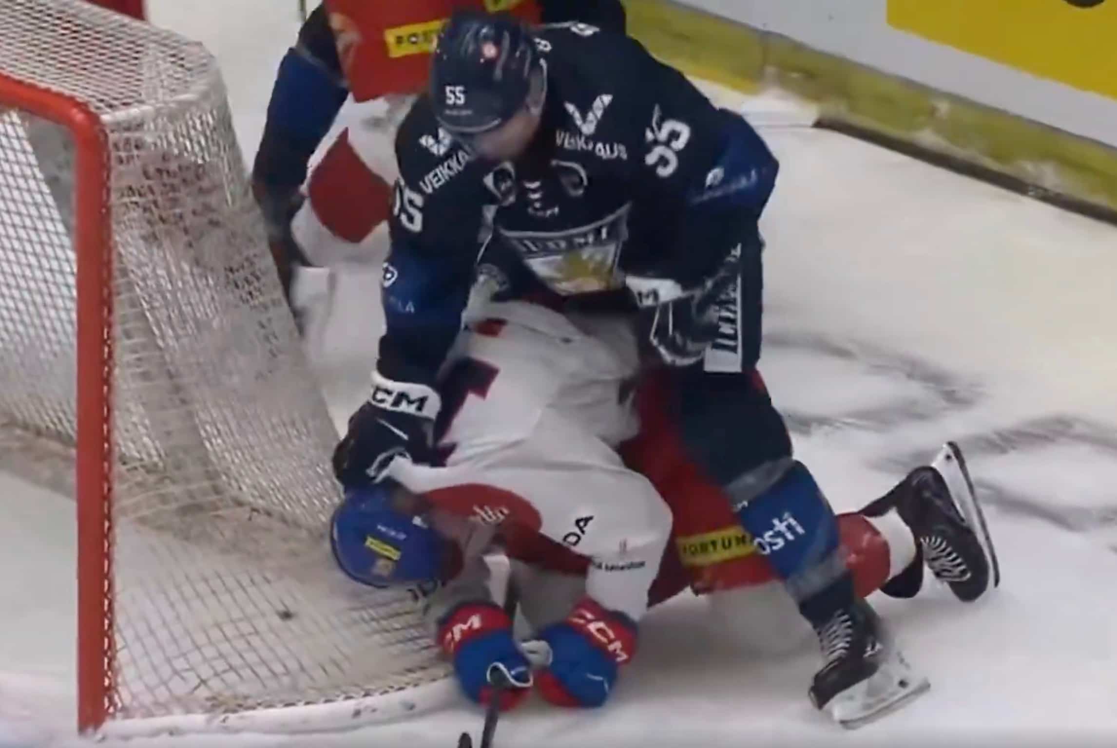 Canucks : Filip Hronek blessé par un geste de rudesse inutile | JDQ