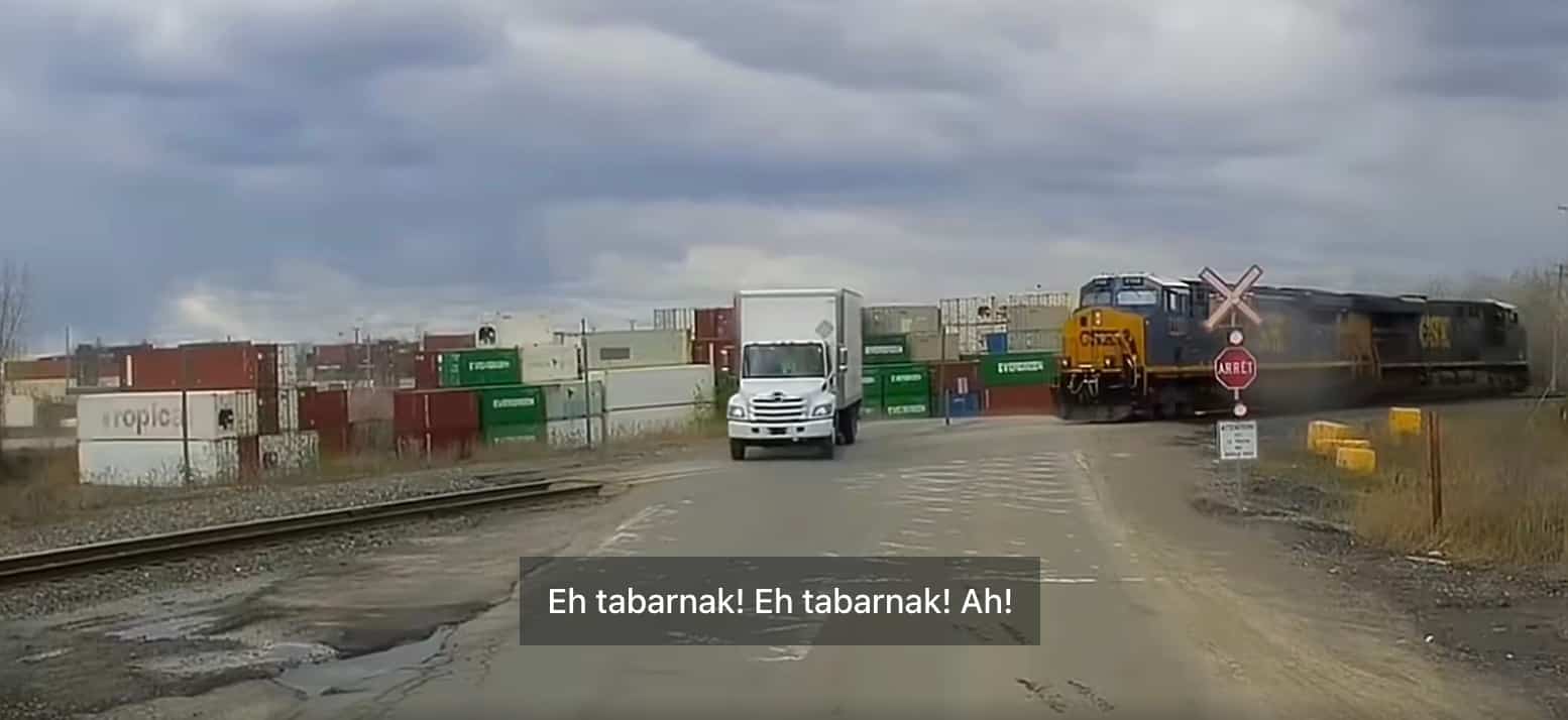 «Eh tabarn*k!»: un camion cube de 20 pieds passe très très très près de ...