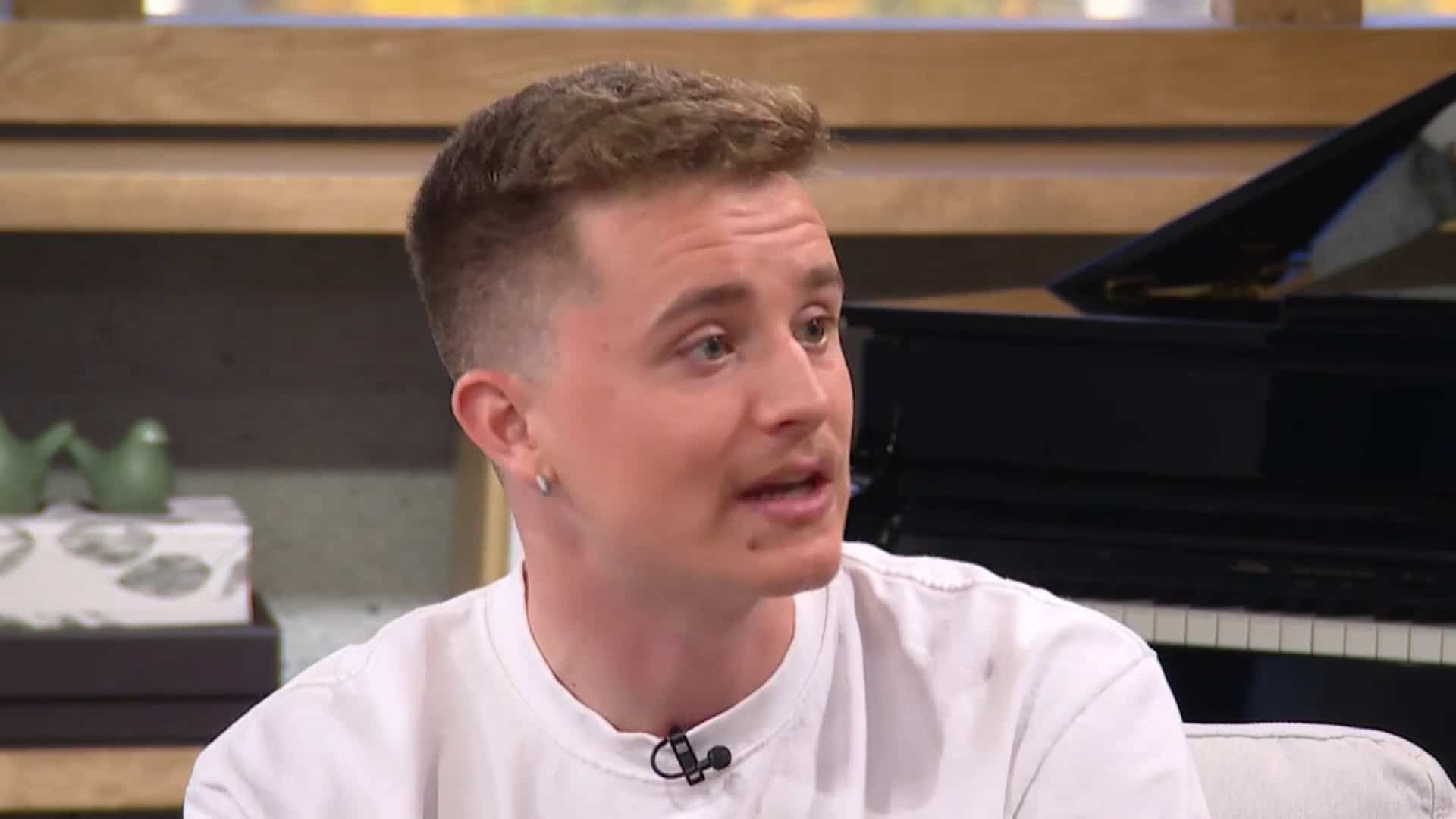 Charles Brunet lance son «Très très bon show» : un humoriste à suivre ...