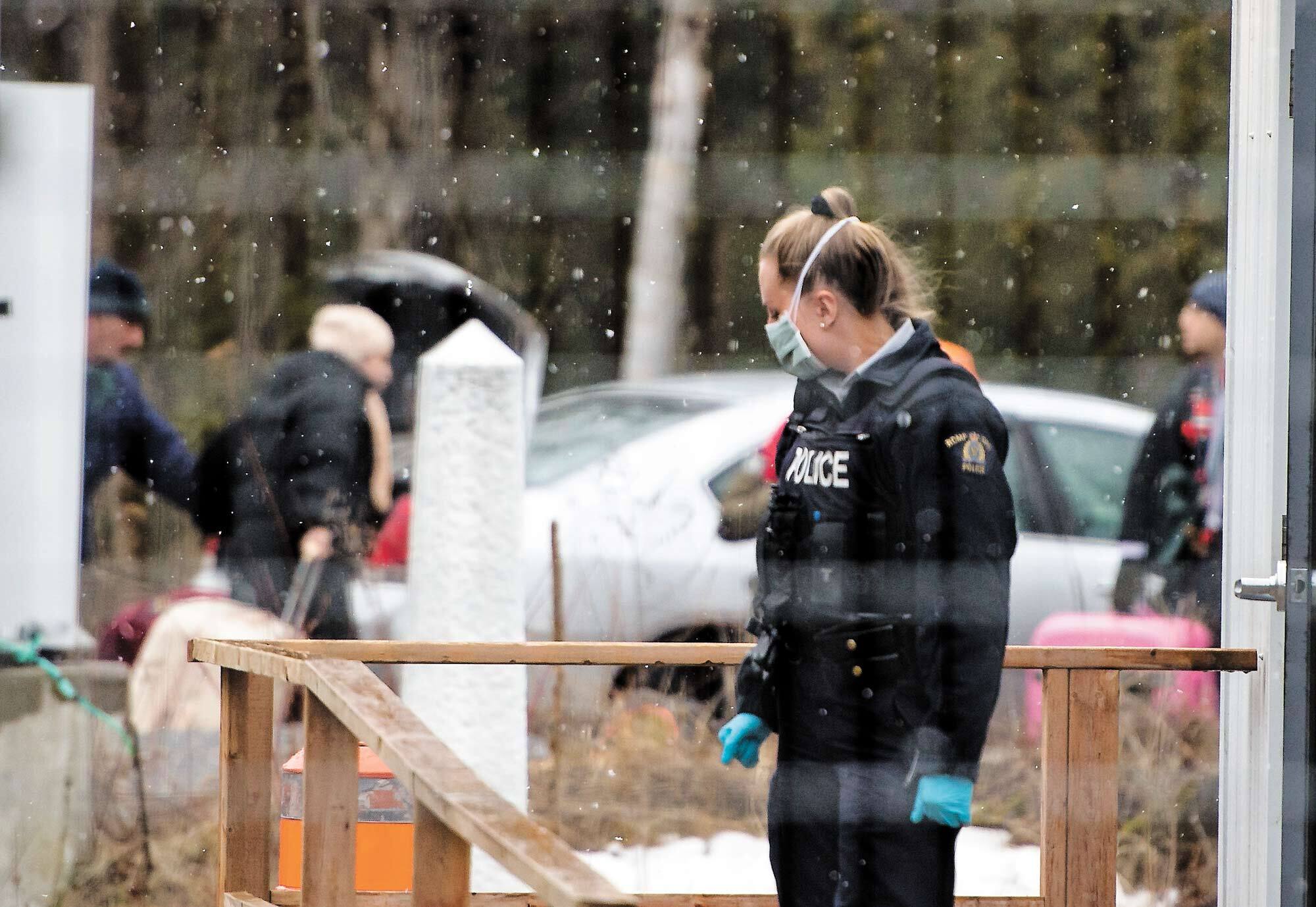 COVID-19: les migrants du chemin Roxham seront placés en isolement | JDM