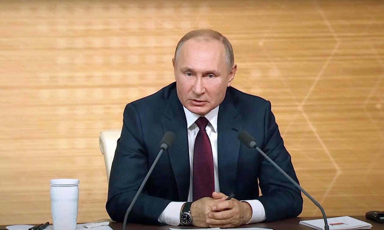 Poutine lance de nouveaux navires et vante sa flotte | JDM