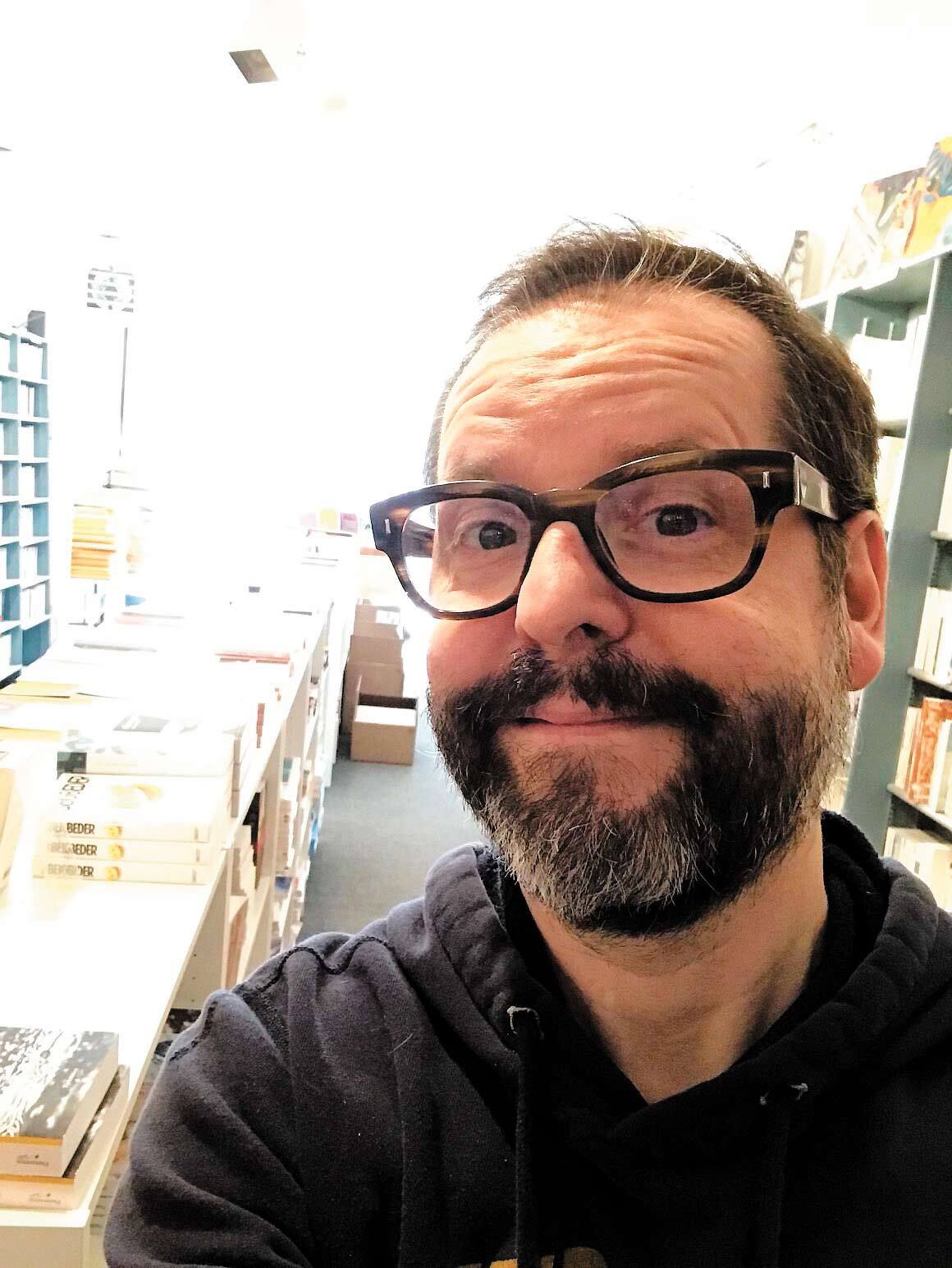 Le libraire Éric Simard lit 90 minutes par jour | JDQ