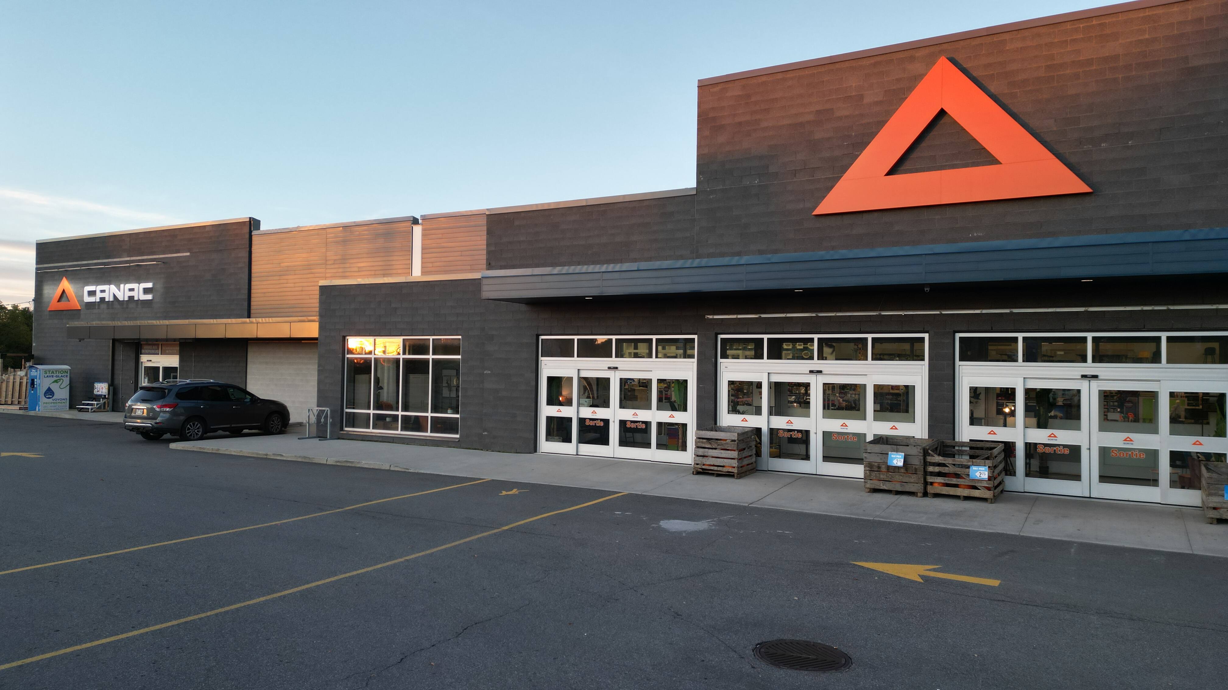 Le quincaillier qui dérange le marché avec ses bas prix passe en mode ...