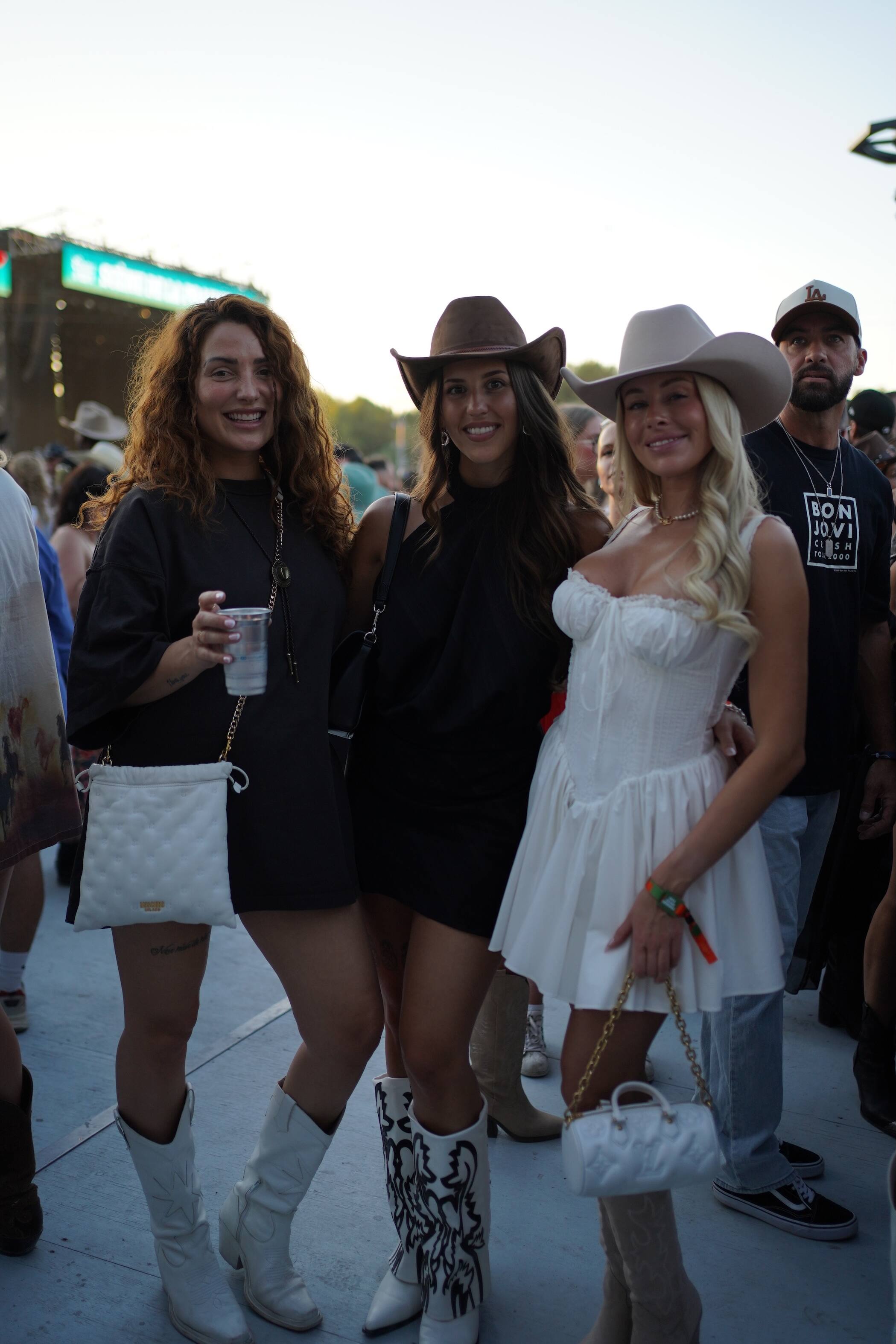 LASSO 2025: les looks country ET sexy des influenceurs qui volent la ...